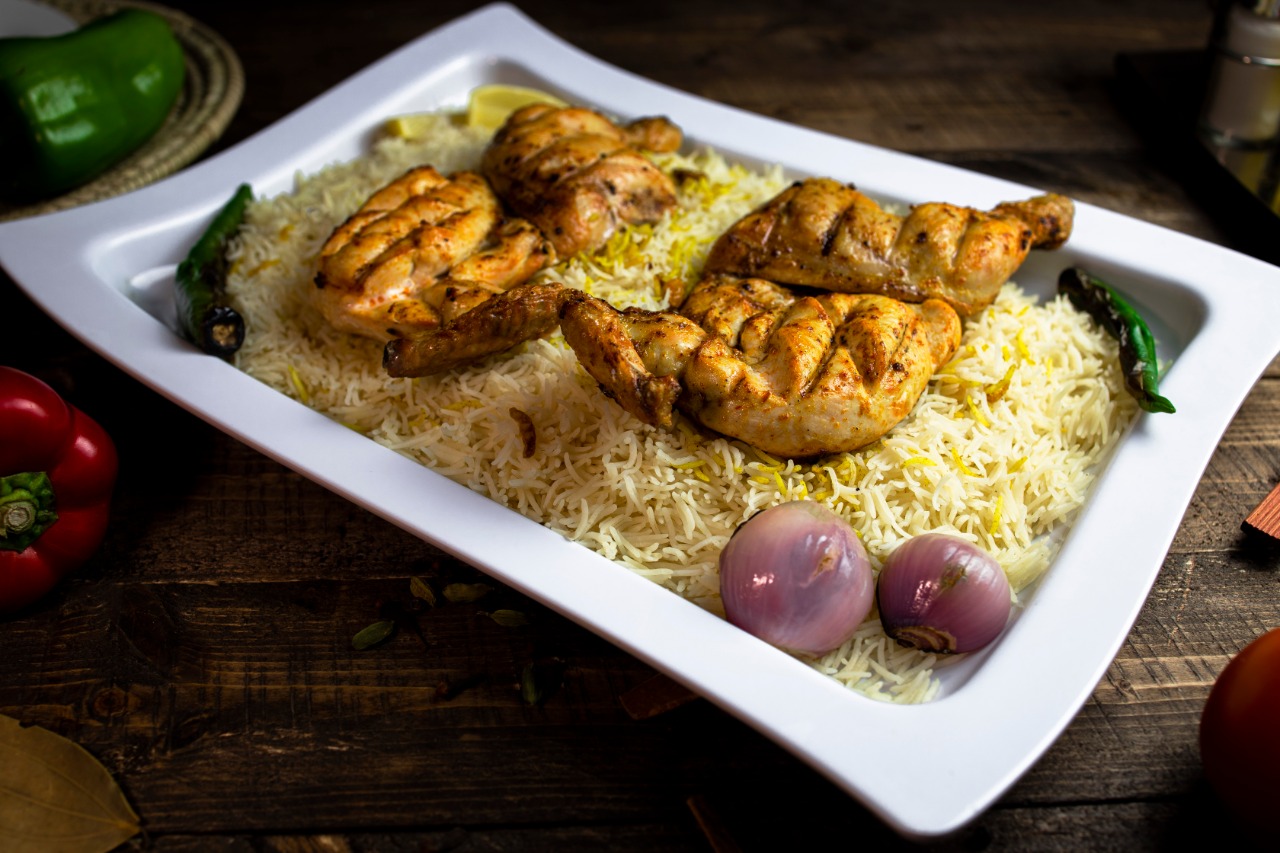 One piece of chicken with rice – Multaqa Al Rafidain Food Services Company